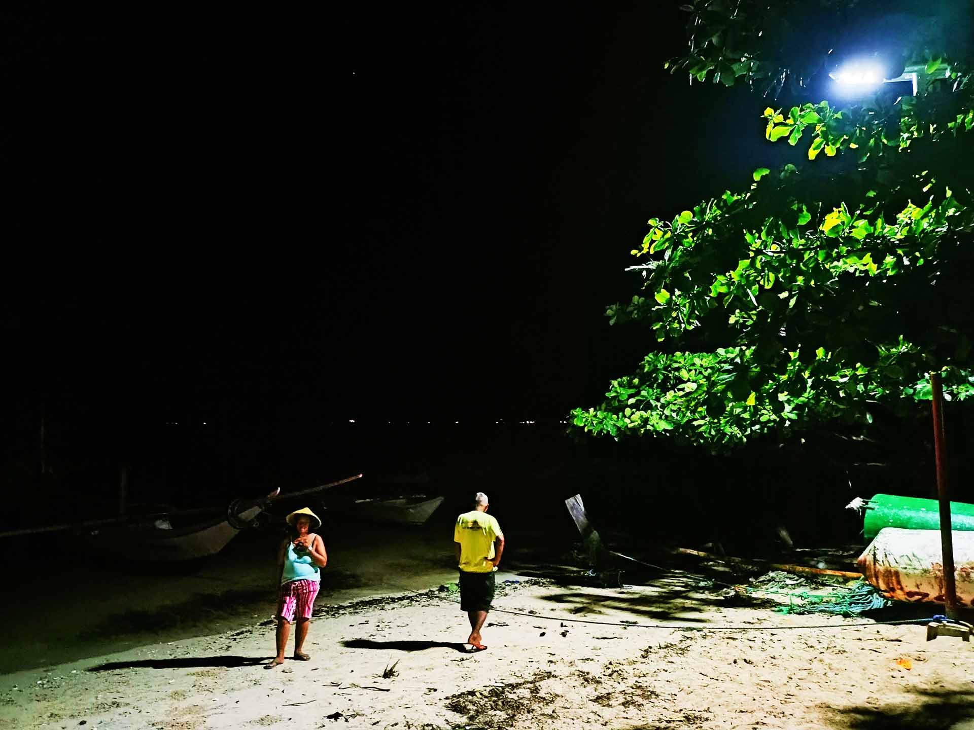Solar street lights bring fisherfolk home safe - Oxfam Pilipinas